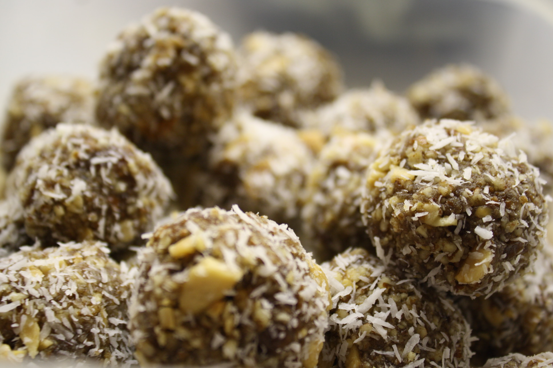 Healthy Nutty Balls | cook with andrea